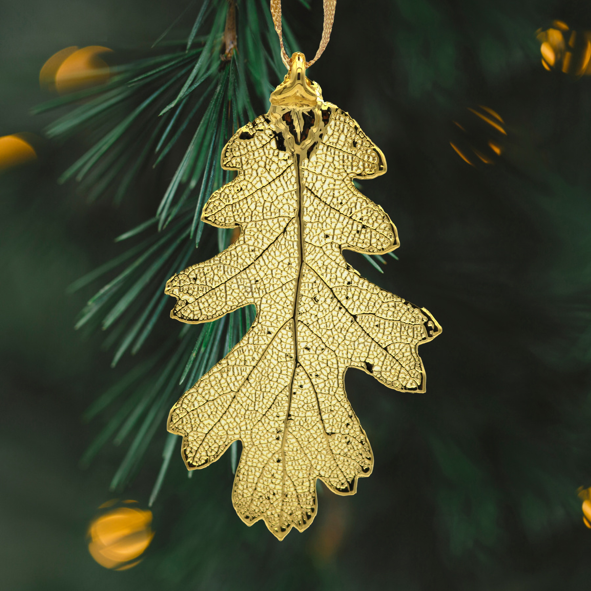 Lacey Oak Ornament in Gold - Living Gold Co.