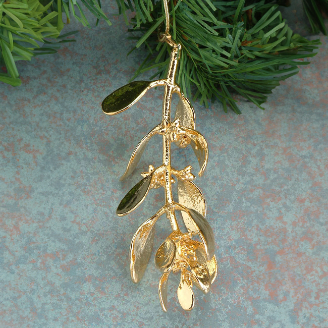Mistletoe Ornament in Gold - Living Gold Co.